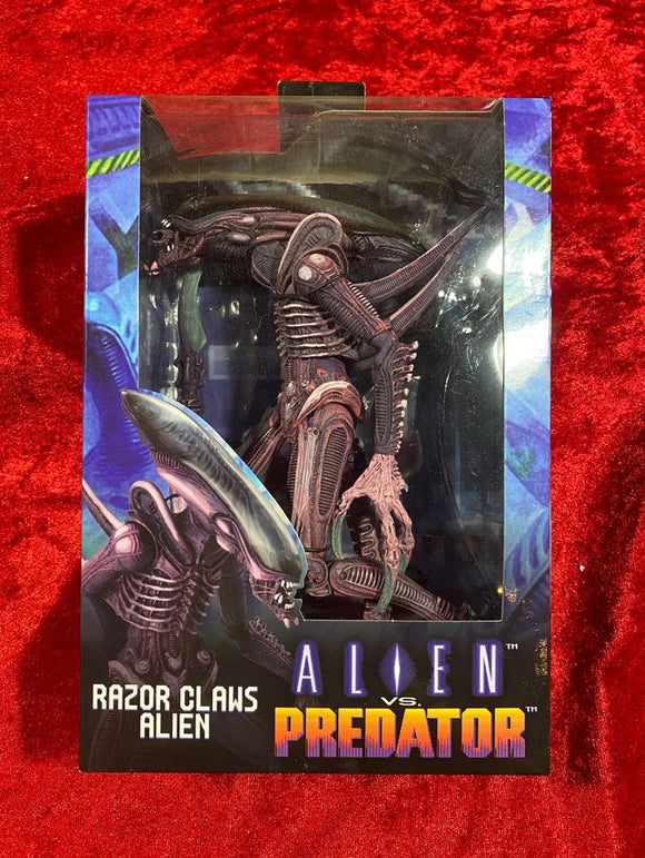 Statues/Figures/Pops – Tagged "Alien" – Collectors Crossroads