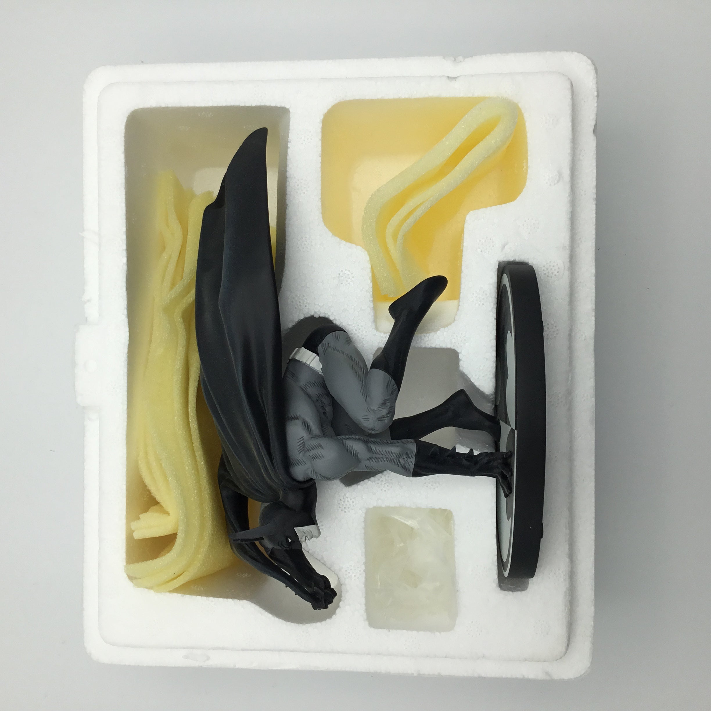 Batman: Black and White Statue - by Joe Kubert - DC Direct 1572/3800 ...