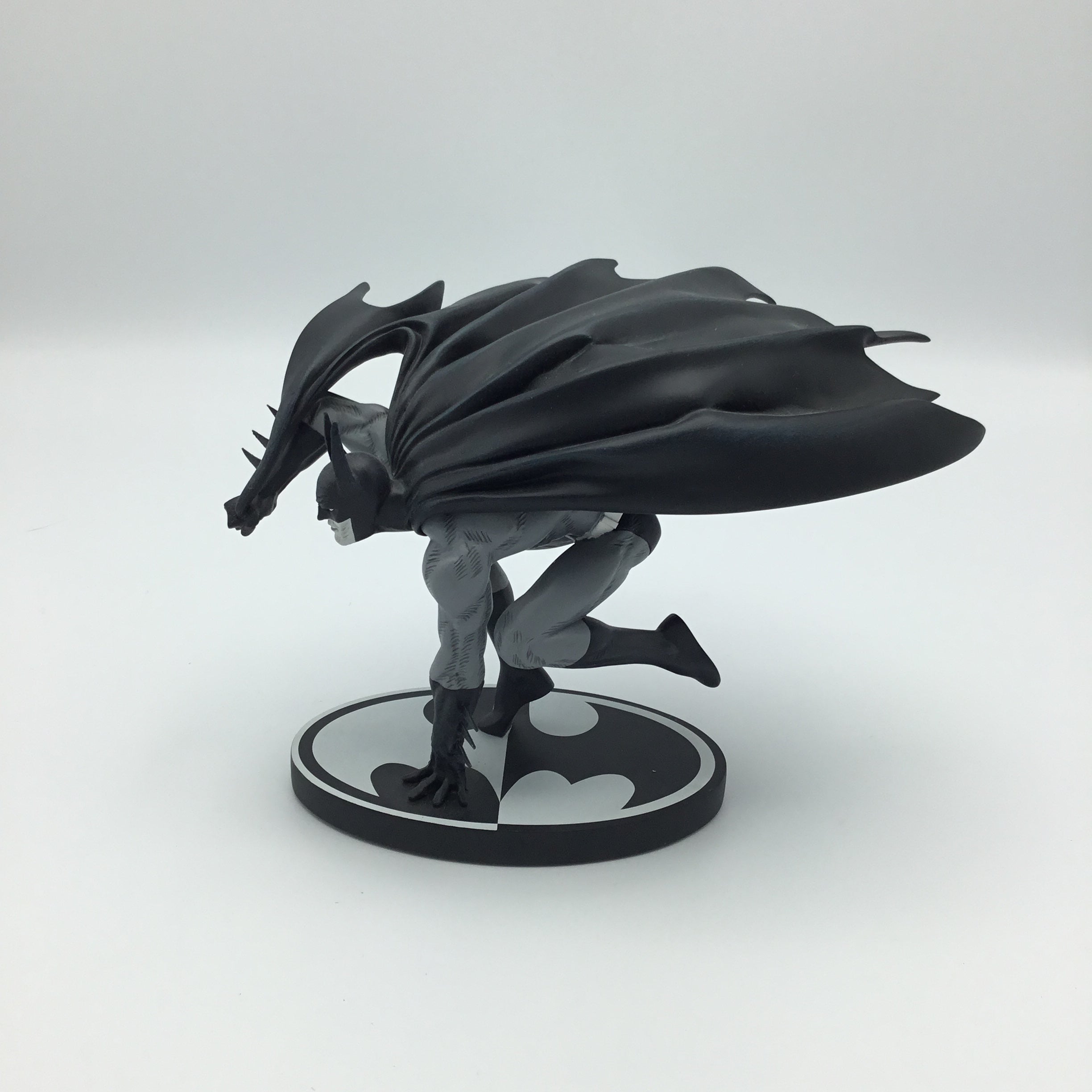 Batman: Black and White Statue - by Joe Kubert - DC Direct 1572/3800 ...